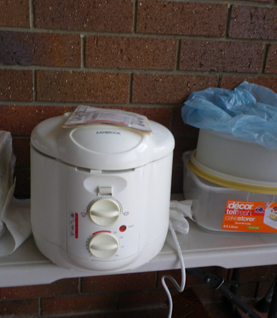 KAMBROOK EASYCLEEN ESSENTIALS DEEP FRYER 2.5 LITYRE CAPACITY ...