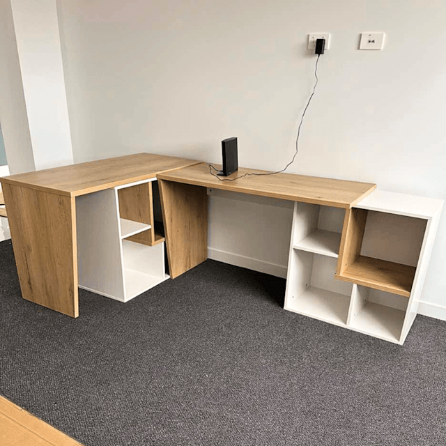 EXTENDABLE SWIVEL OFFICE DESK EFFECTIVE USE OF SPACE - Desks in Point ...