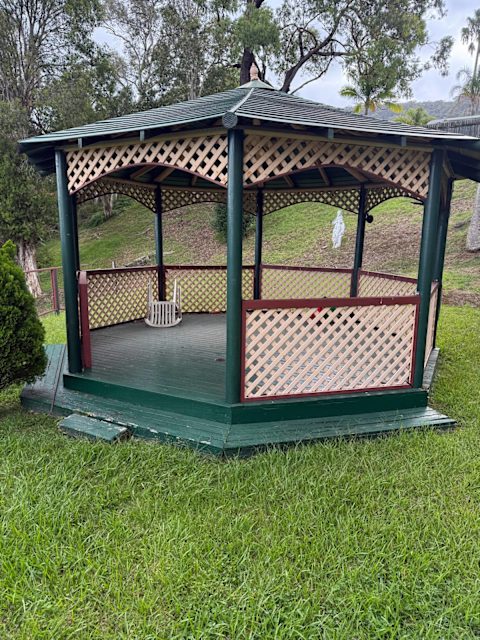 Free large backyard Gazebo - Parasols & Gazebos in Balgownie NSW ...