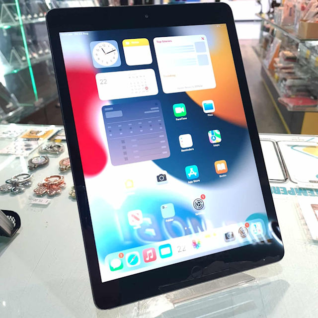 IPAD 7 CELL 32GB SPACE GREY COMES WITH WARRANTY - TOUCH ID X - iPads in ...