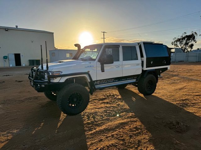 2018 TOYOTA LANDCRUISER GXL (4x4) 5 SP MANUAL DOUBLE C/CHAS | Cars ...