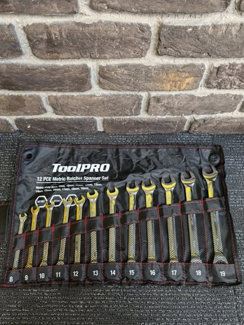 ToolPro 12pc Metric Ratcheting Spanner Set - LG21070 - Hand Tools in ...