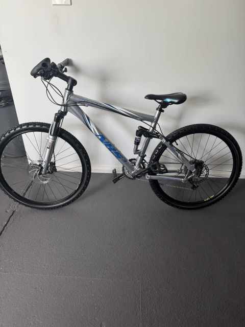 Giant NRS 3 dual suspension mountain bike 18.5 frame 26inch wheels ...