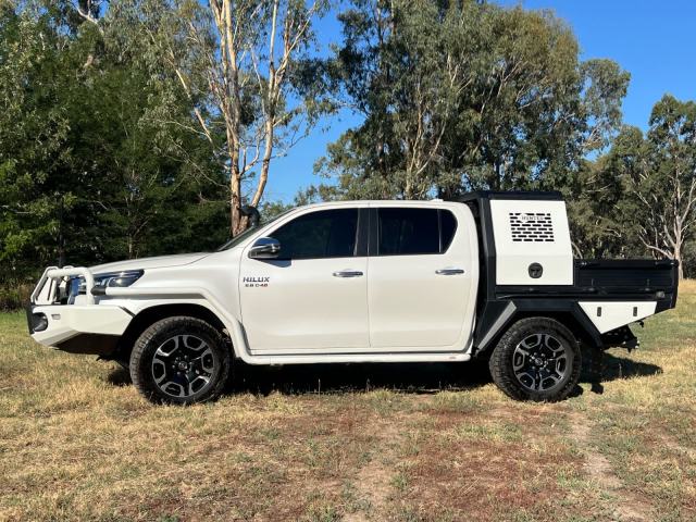 2022 TOYOTA HILUX SR5-PREMIUM INTERIOR-CUSTOM HUNTED ENGINEERING TRAY ...
