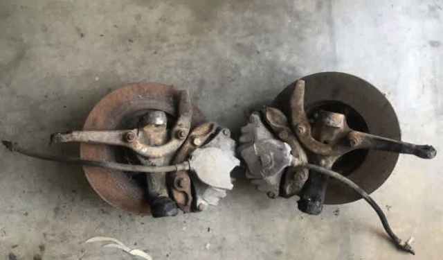 HOLDEN HQ HJ HX HZ WB DISC BRAKE STUB AXLES CALIPERS FRONT SETUP ...