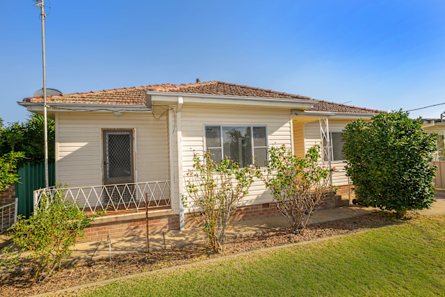 16 Gordon Street, Young, New South Wales 2594 - for Sale | Gumtree ...