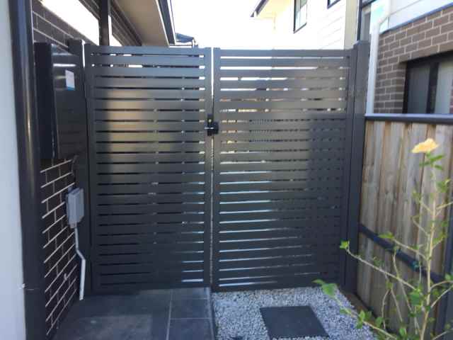 Slat gate/slat fencing/gate supply and install | Fencing & Gates ...
