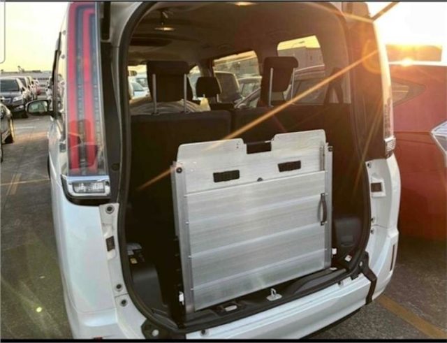 2017 Toyota Noah ZRR80G PETROL WELCAB REMOTE WHEELCHAIR RAMP ...