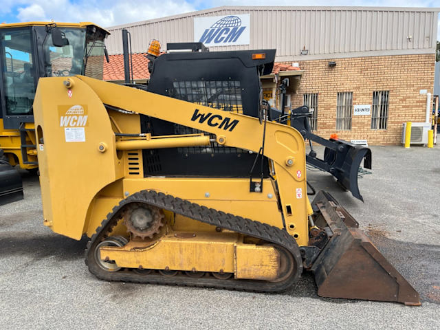 130Hrs 2022 100HP Posi track, track skid steer loader, 2 buckets ...