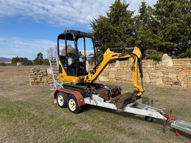 Excavator Cat 301.4C 2016 and Aluminum Plant trailer | Construction ...