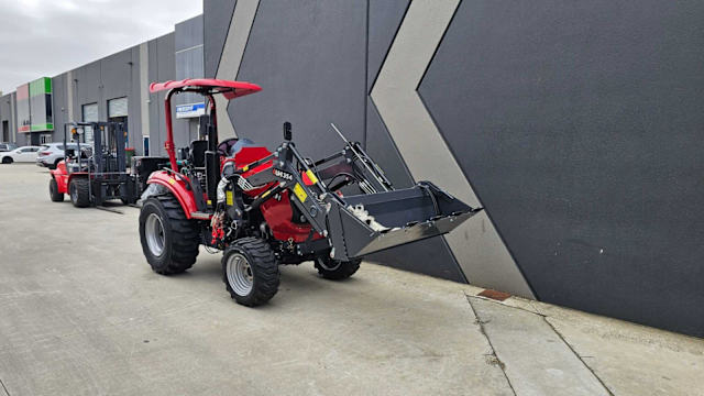 35HP T354 Open Cab 4WD Tractor with 7 Attachments Inc. Front end loader ...