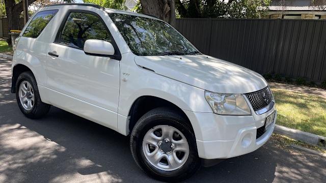 2009 Suzuki Grand Vitara JB MY08 Upgrade (4x4) White Crystal 5 Speed ...