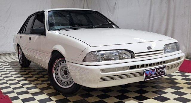 1988 Holden Commodore VL Series II Opera House IN AUCTION AT LLOYDS ...