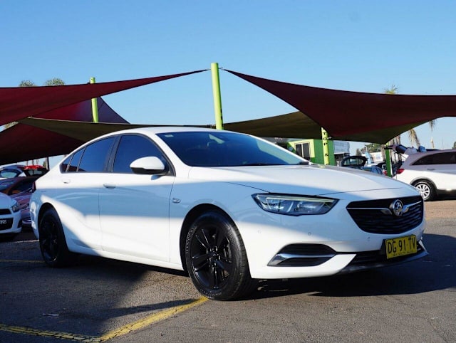 2020 Holden Commodore ZB MY20 LT Liftback White 9 Speed Sports ...
