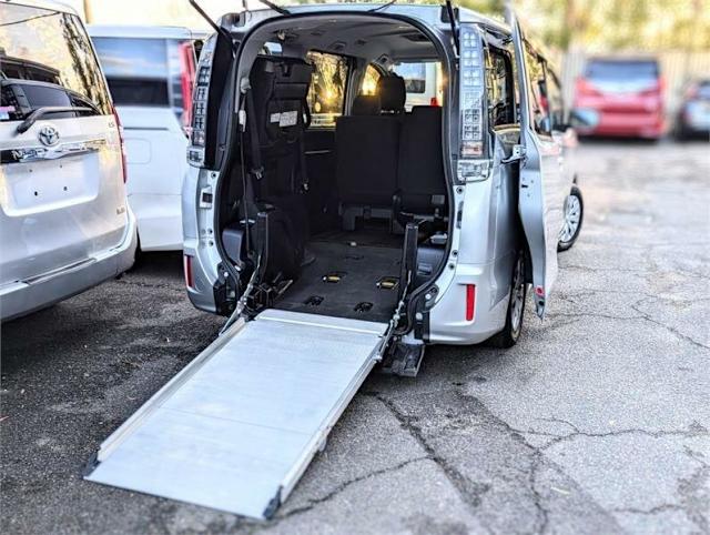 2016 Toyota Voxy WELCAB REMOTE WHEELCHAIR RAMP, DISABILITY-FRIENDLY ...