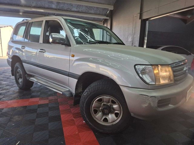 2003 Toyota Landcruiser UZJ100R GXL Wagon 8st 5dr Auto 5sp, 4x4 4.7i ...