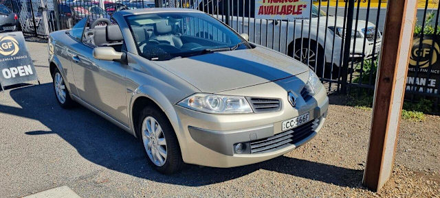 2006 Renault Megane II B84 Dynamique Gold Metallic 6 Speed Manual ...