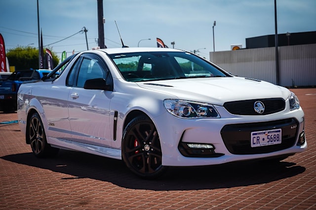 2017 Holden Ute VF II MY17 SS V Ute Redline White 6 Speed Sports ...