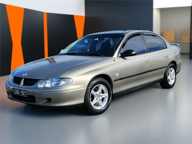 2002 Holden Commodore VX II Executive Gold 4 Speed Automatic Sedan ...