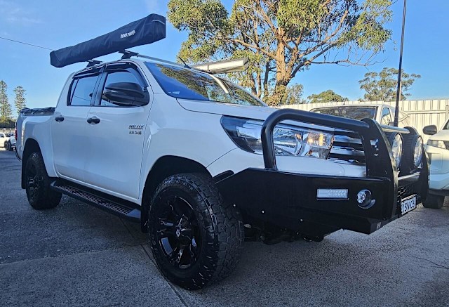 2017 Toyota Hilux GUN126R SR Double Cab White 6 Speed Sports Automatic ...