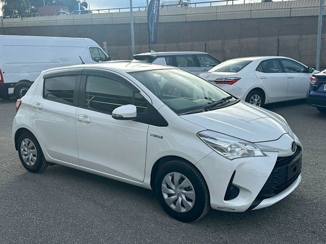 2018 Toyota Vitz NHP130 Hybrid White Constant Variable Hatchback | Cars ...