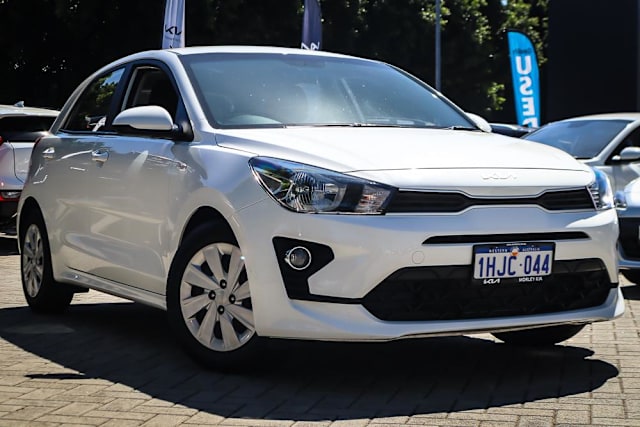 2021 Kia Rio YB MY22 S Clear White 6 Speed Automatic Hatchback | Cars ...