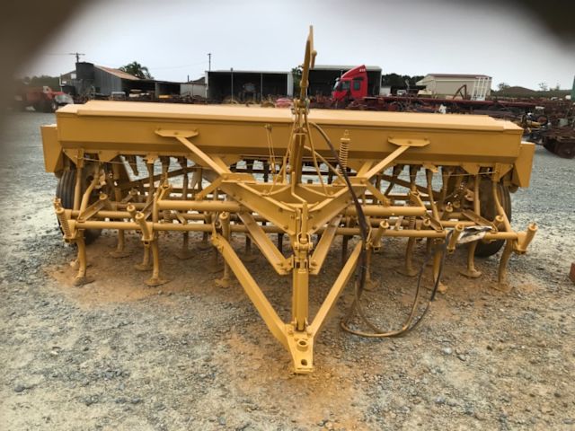 Connor Shea 27 run combine planter [316] | Farming Equipment | Gumtree ...