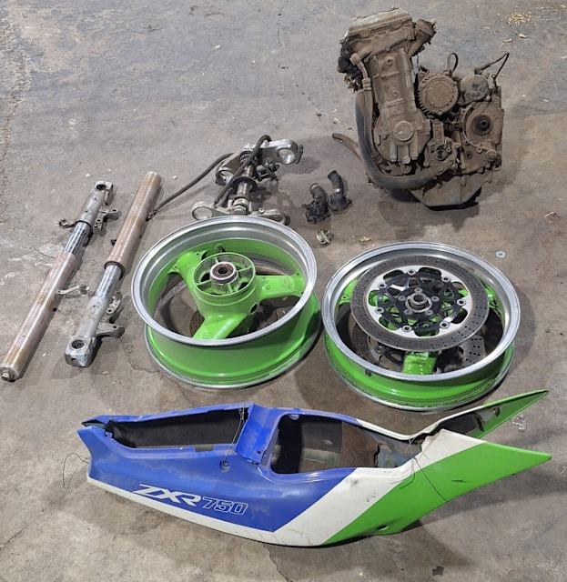 1992 KAWASAKI ZXR750 (Zx750) | Motorcycle & Scooter Parts | Gumtree ...