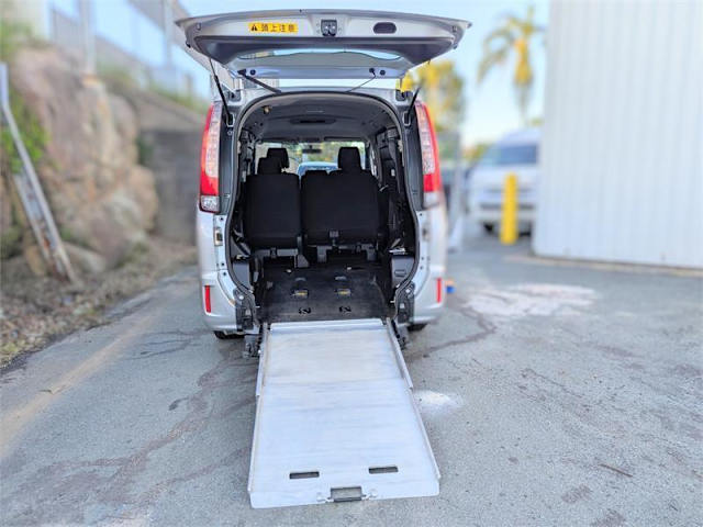 2016 Toyota Noah MINIVAN PEOPLE MOVER WELCAB WHEELCHAIR RAMP Silver ...