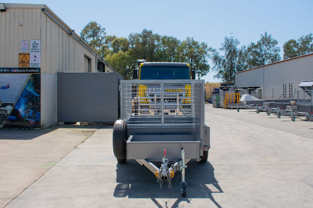 Basic Trailers 7X5 Box Trailer - Checker Plate Infills and Tailgate ...