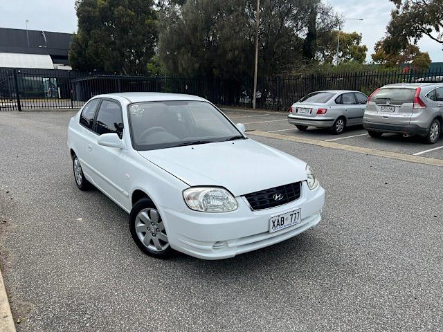 2004 Hyundai Accent LC MY04 GL White 5 Speed Manual Hatchback | Cars ...