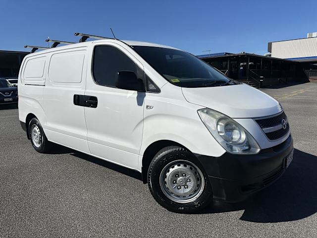 2011 Hyundai iLOAD TQ-V Creamy White 5 Speed Manual Van | Cars, Vans ...
