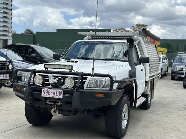 2005 Nissan Patrol GU II DX White 5 Speed Manual Cab Chassis | Cars ...