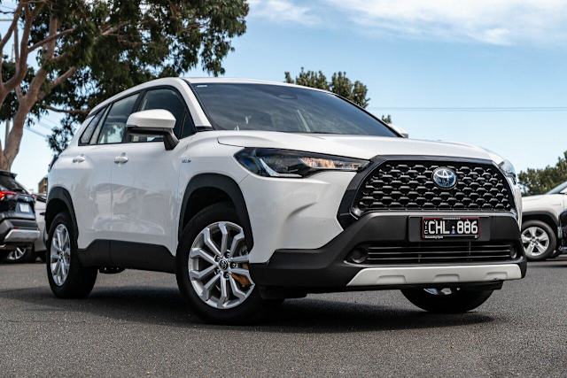 2022 Toyota Corolla Glacier White Hatchback | Cars, Vans & Utes ...