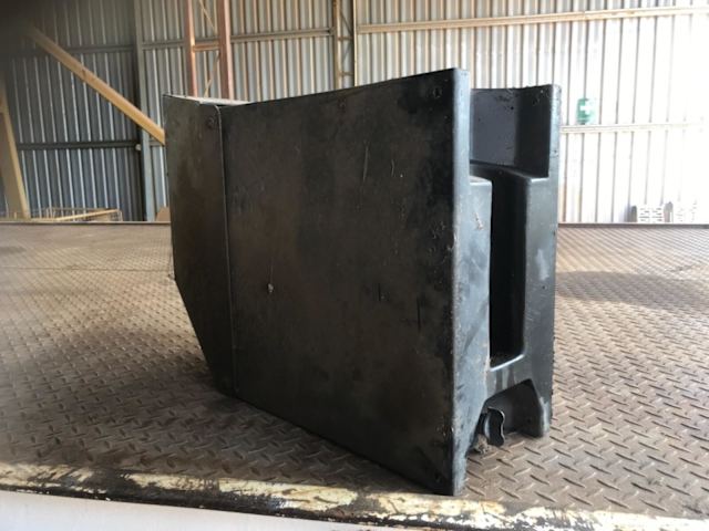 Under tray water container for Ute truck etc [399] | Farming Equipment ...