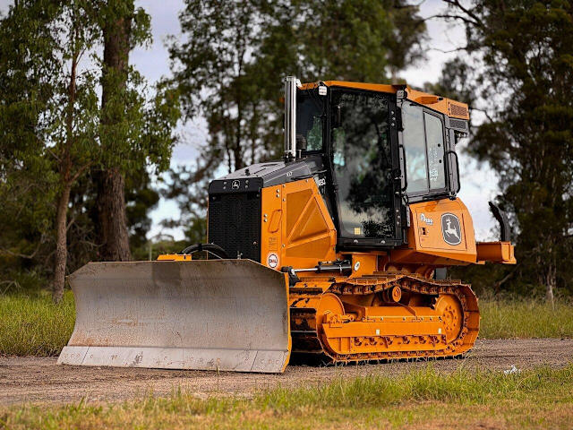 UNUSED JOHN DEERE 450P XLT 8T DOZER WITH RIPPERS CATERPILLAR LEIBHERR ...