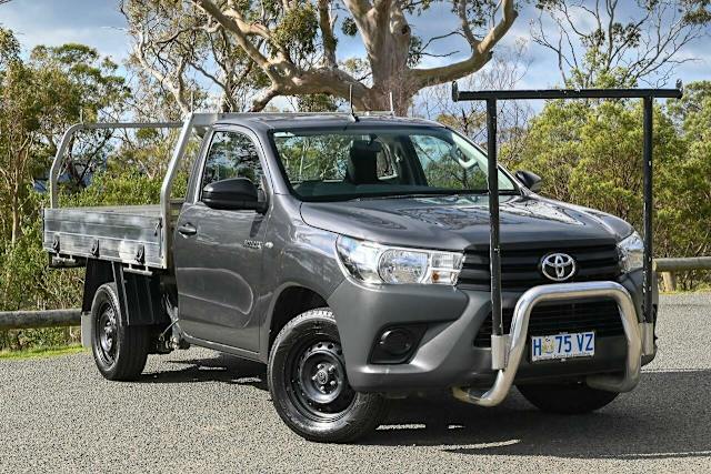 2018 Toyota Hilux TGN121R Workmate Double Cab 4x2 Grey 5 Speed Manual ...
