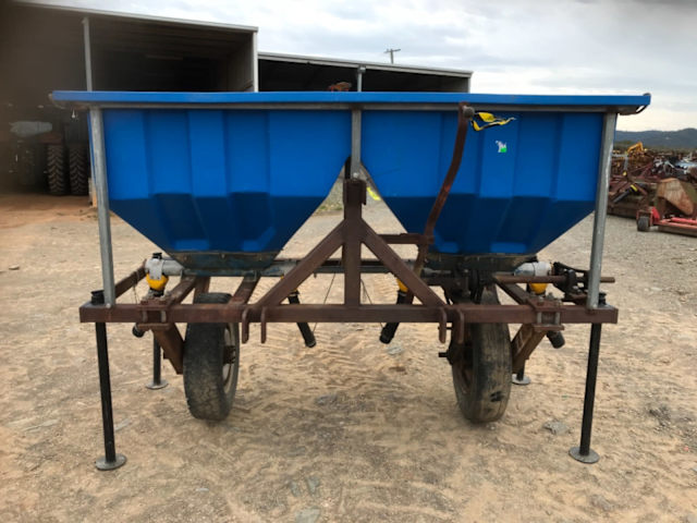 3PL Quinco 1 tonne plastic hopper twin tow fert dropper [262S ...
