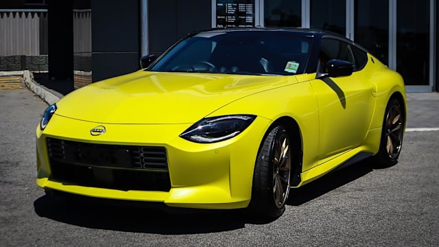 2022 Nissan Z Z34 MY23 Proto Ikazuchi Yellow with Super Black Roof 6 ...
