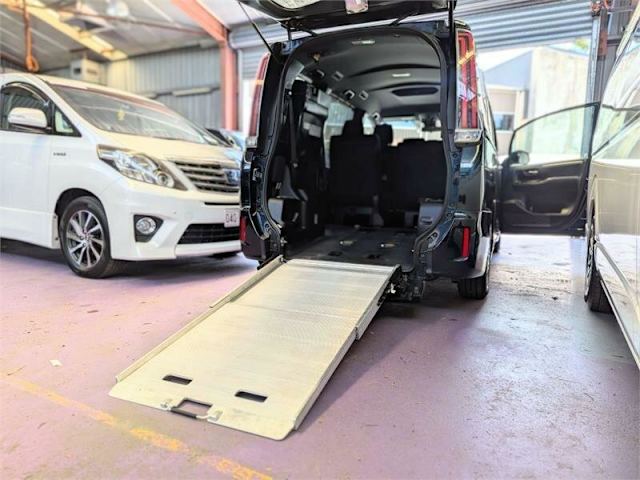2018 Toyota Esquire MINIVAN PEOPLE MOVER WELCAB WHEELCHAIR RAMP Black ...