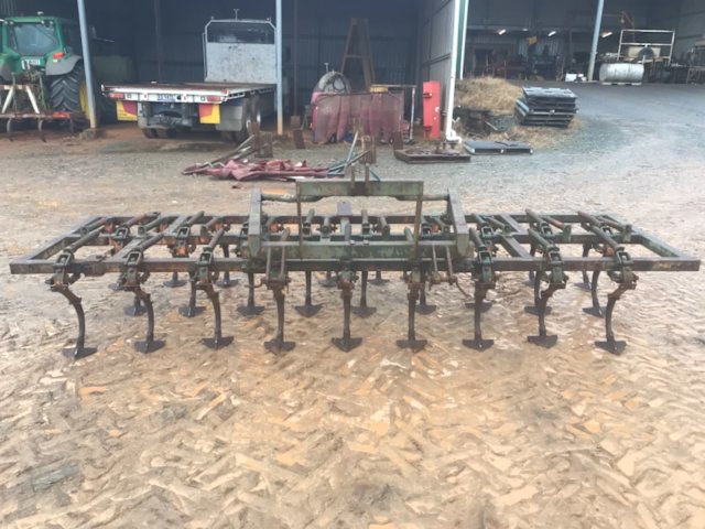 3PL John Shearer 28 tyne spring release chisel plough scarifier ...