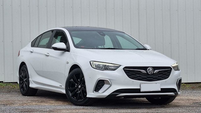 2020 Holden Commodore ZB MY20 RS Liftback AWD White 9 Speed Sports ...