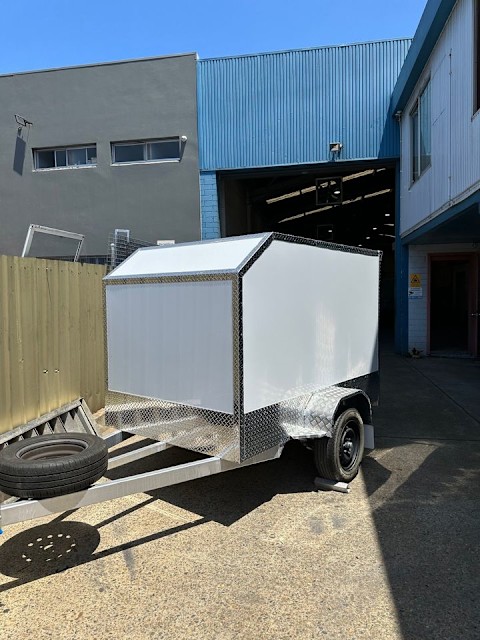 8X5X5 HEAVY DUTY ENCLOSED ALUMINUM BOX TRAILER - ONE YEAR PRIVATE REGO ...