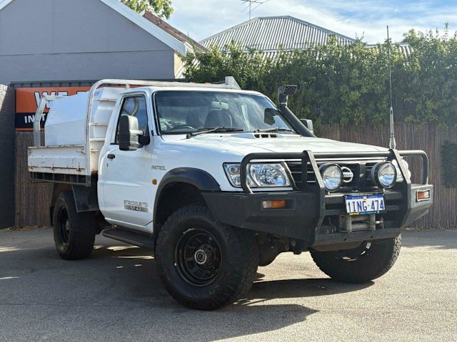 2006 Nissan Patrol GU II ST White 5 Speed Manual Cab Chassis | Cars ...