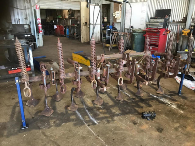 3PL EHD Napier 13 tyne chisel plough cultivator scarifier etc [486 ...