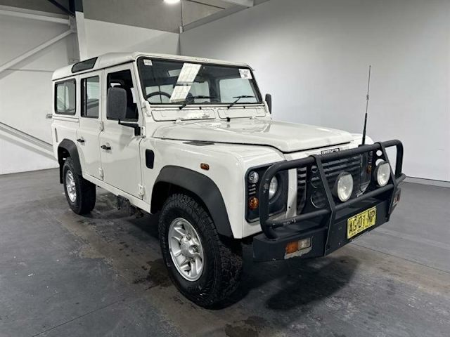 2005 Land Rover Defender 110 TD5 Extreme (4x4) White 5 Speed Manual ...
