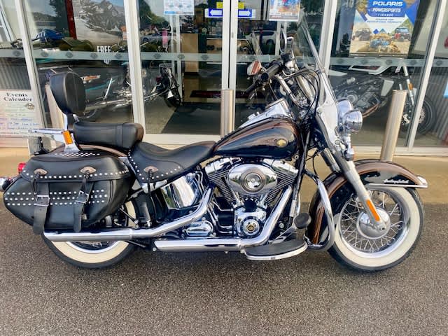 2013 Harley-Davidson Heritage Softail Classic 110th Anv (FLSTCANV) Road ...