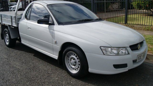 2004 Holden Commodore VZ One Tonner White 4 Speed Automatic Cab Chassis ...