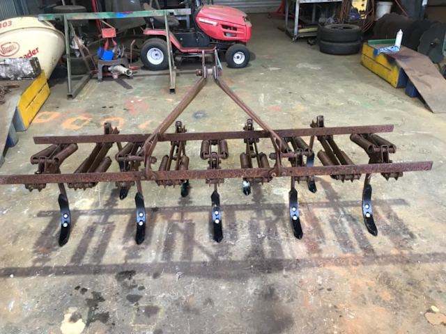 3PL Massey Ferguson 9 tyne spring release chisel plough scarifier ...