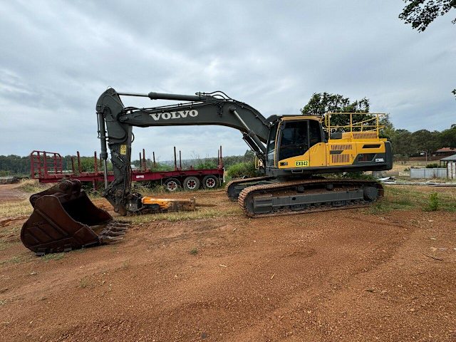Volvo EC380DL Excavator with Rock Breaker and GP Bucket | Construction ...